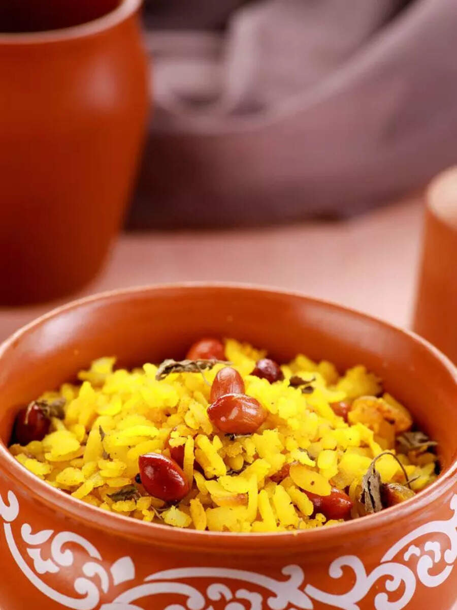 Kanda Poha Recipe: Step by Step Guide for Maharashtrian Breakfast ...