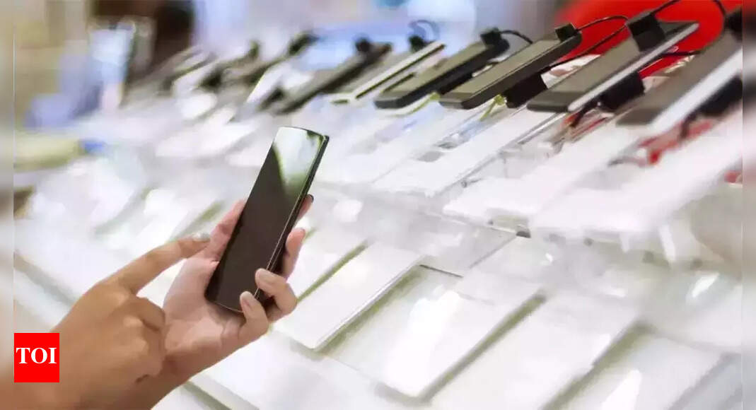 Smartphone export from India set a new record in FY2024: These are the ...
