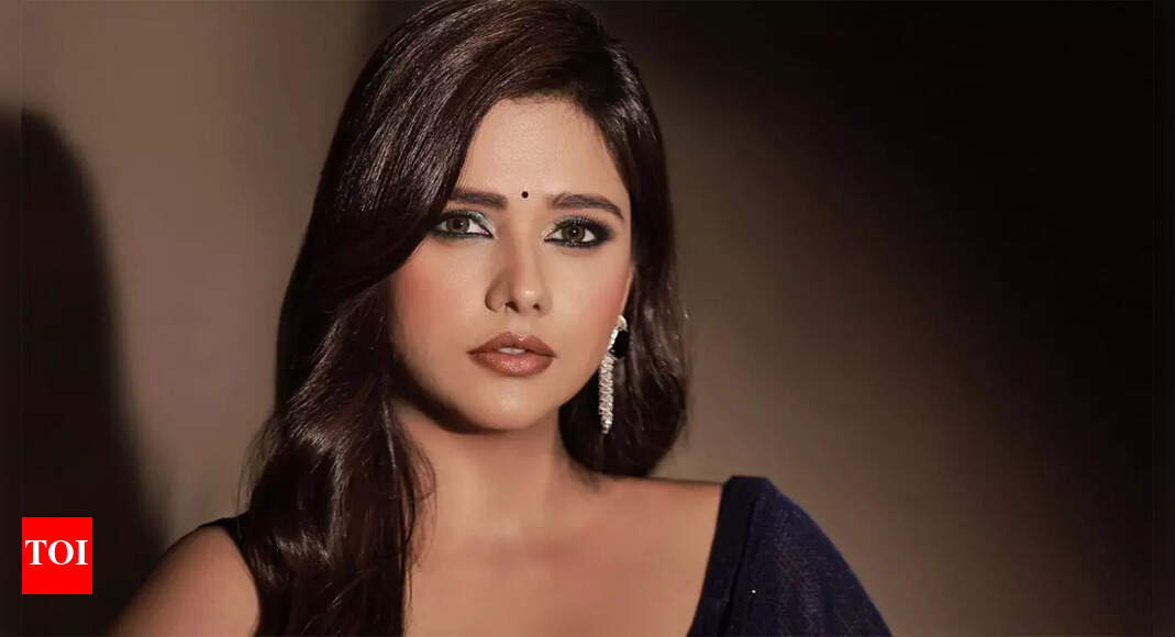 Amidst divorce rumours with estranged husband Nikhil Patel, Dalljiet ...