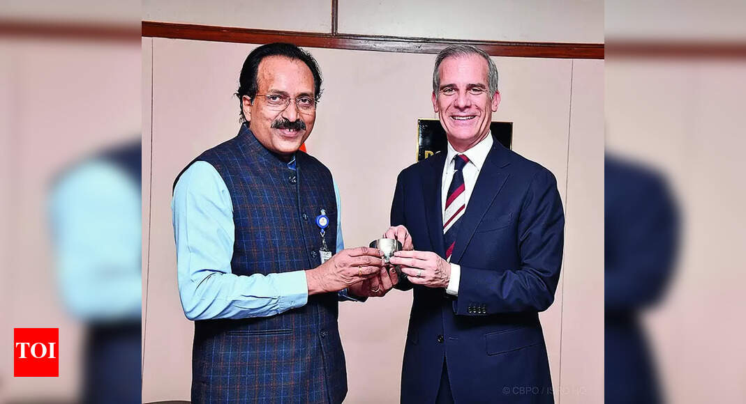 US Ambassador: US ambassador visits Isro HQ in city, proposes to ...