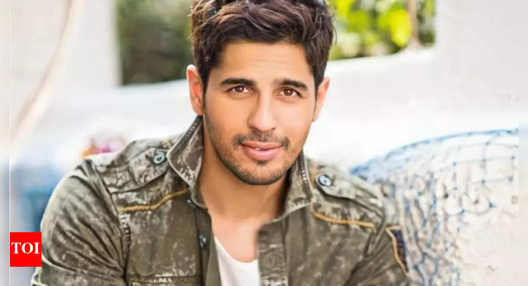 Sidharth Malhotra flies to Delhi to cast vote in Lok Sabha election ...