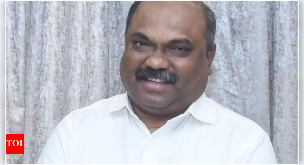 Shiv Sena (UBT) declares Anil Parab as candidate for Mumbai Graduates ...