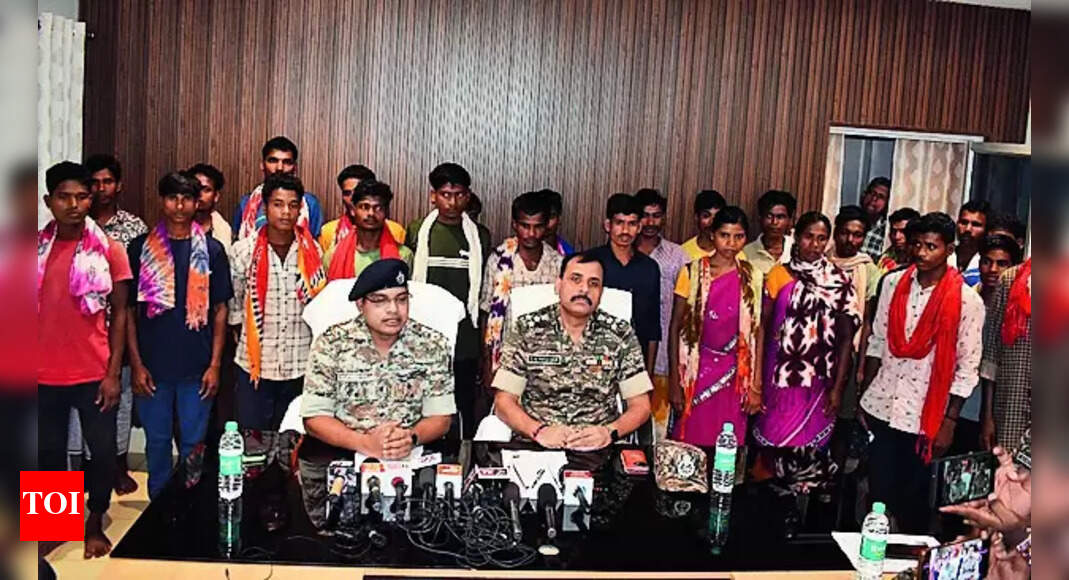 Maoists: 33 Naxalites, with 3 carrying ₹5L reward, surrender in Bijapur ...