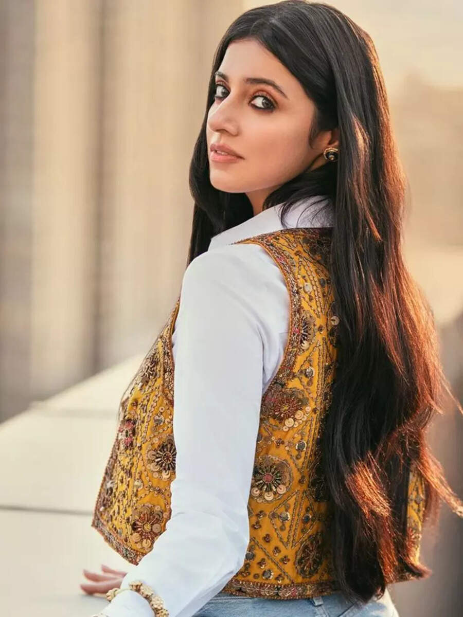 Divya Khosla lights up 'Savi' trailer launch | Times of India