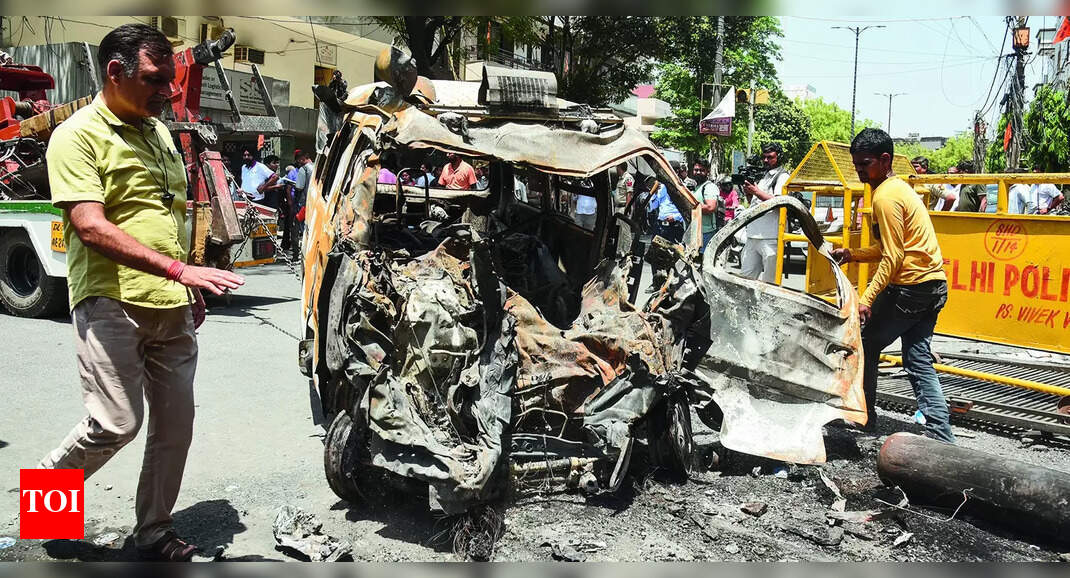 Delhi Government: Delhi govt orders magisterial inquiry into tragedy ...