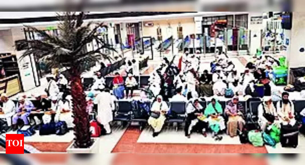 Haj Pilgrims: First batch of 320 haj pilgrims leaves from Gaya | Patna News - Times of India