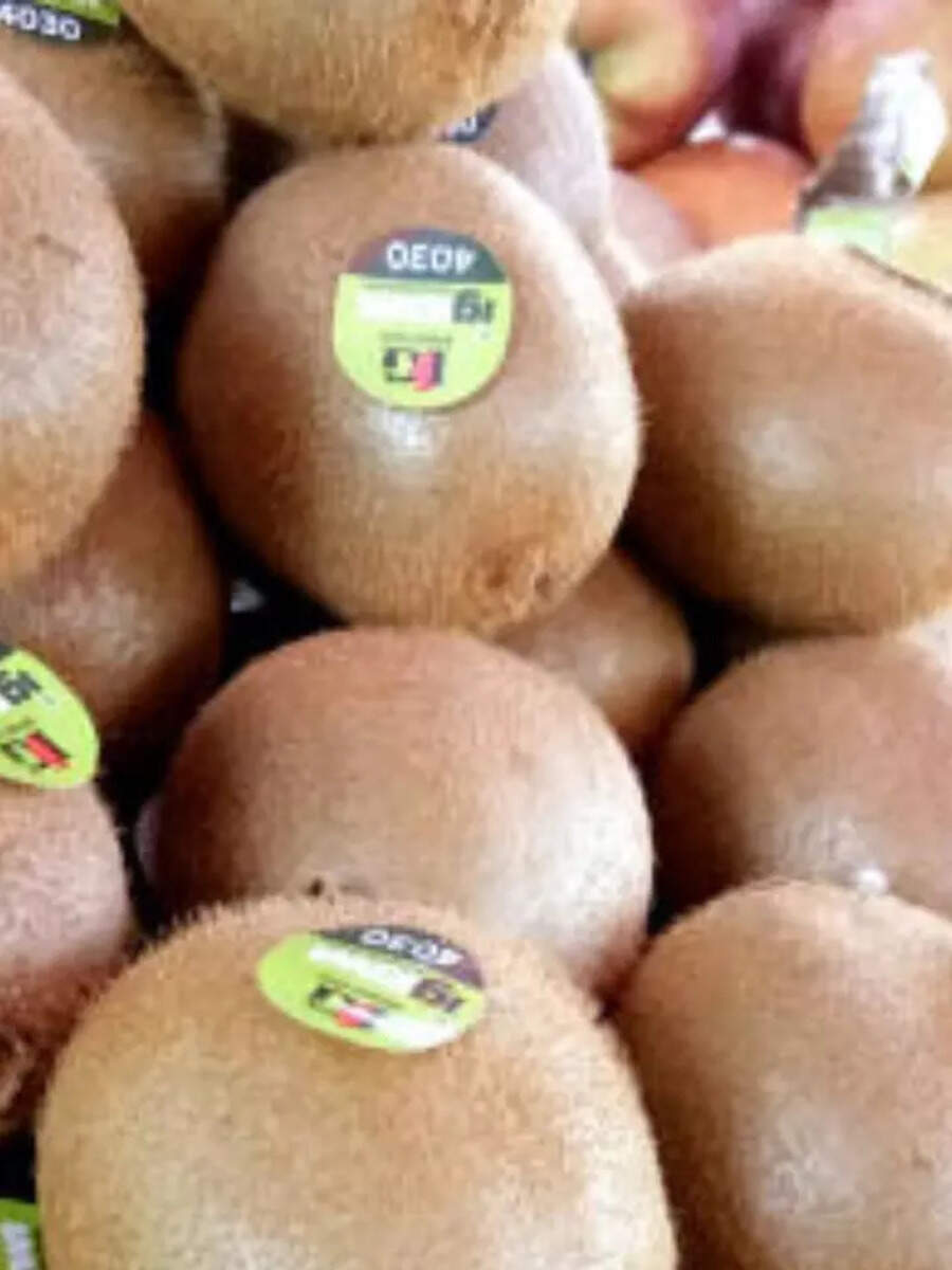 Stickers on Fruits: फलों पर लगे स्टिकर को न करें Ignore, वजह चौंका देगी ...