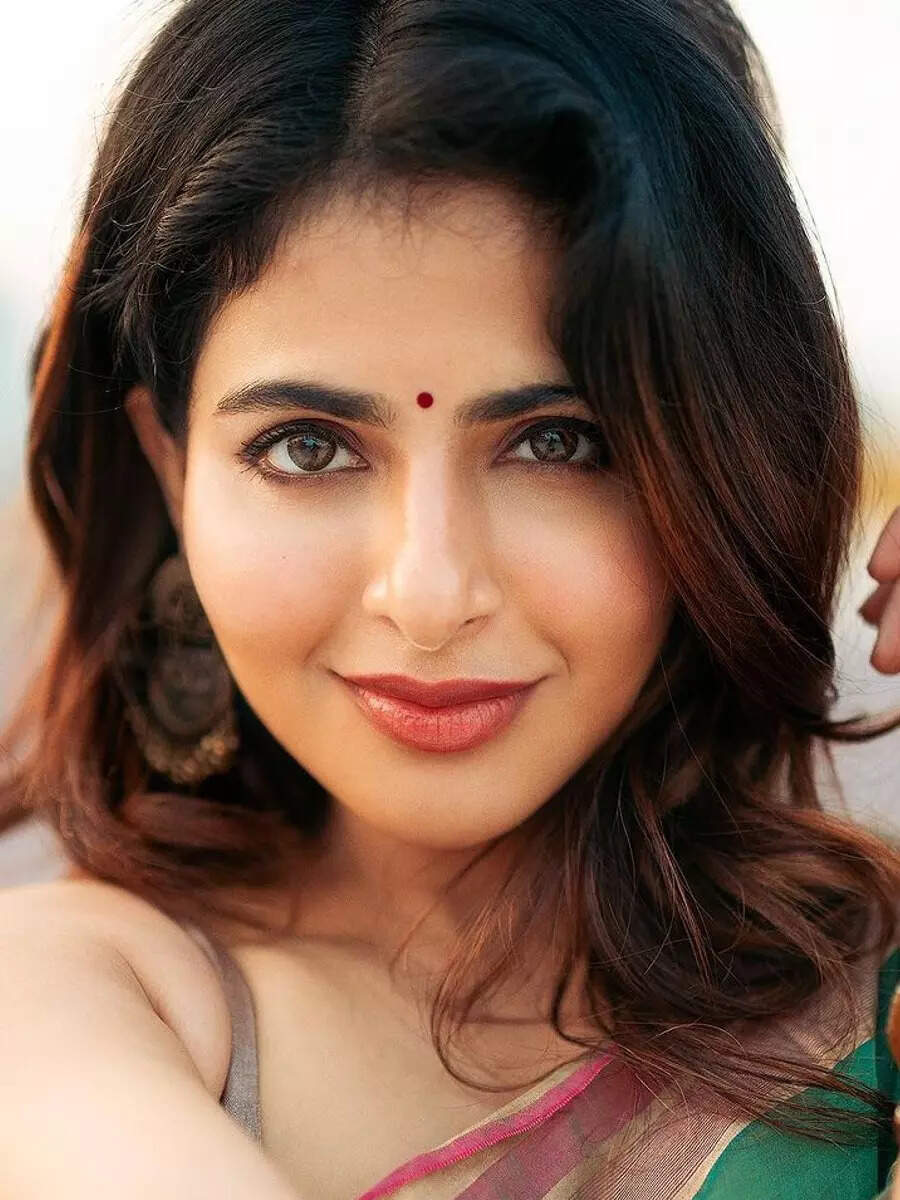Check out these stunning clicks of Iswarya Menon | Times of India