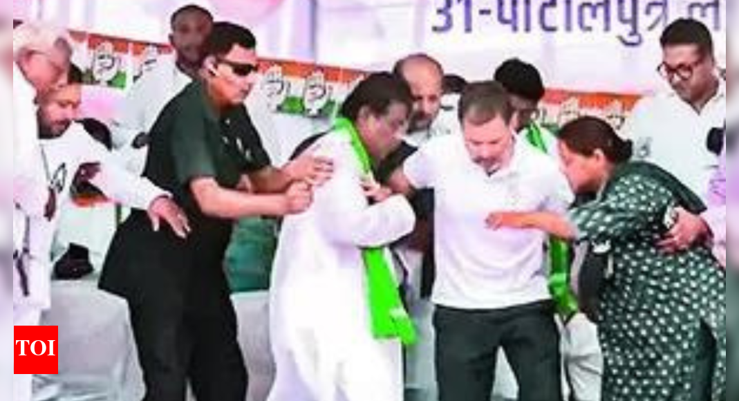 Portion of stage caves in during Rahul's rally in Bihar's Paliganj ...