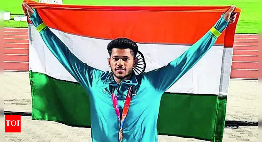 Pole Vaulter Dev Meena: MP’s pole vaulter Dev & coach book berths in ...