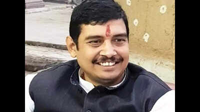 Ghosi MP: Ghosi MP surrenders before court | Varanasi News - Times of India