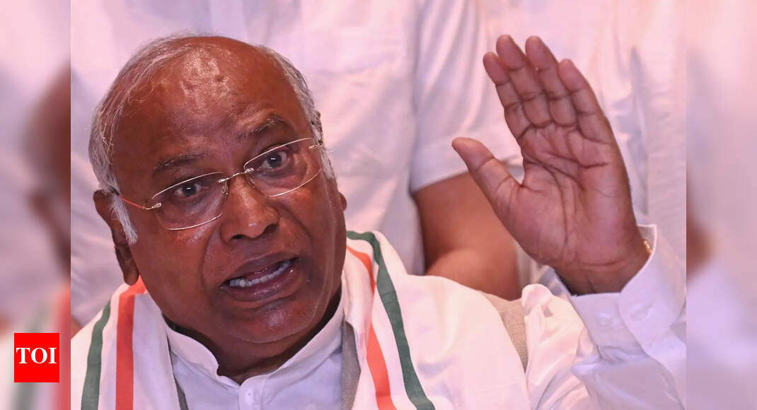 BJP's '400 paar' claim 'bakwas', won't cross 200 seats: Mallikarjun Kharge | India News - Times ...