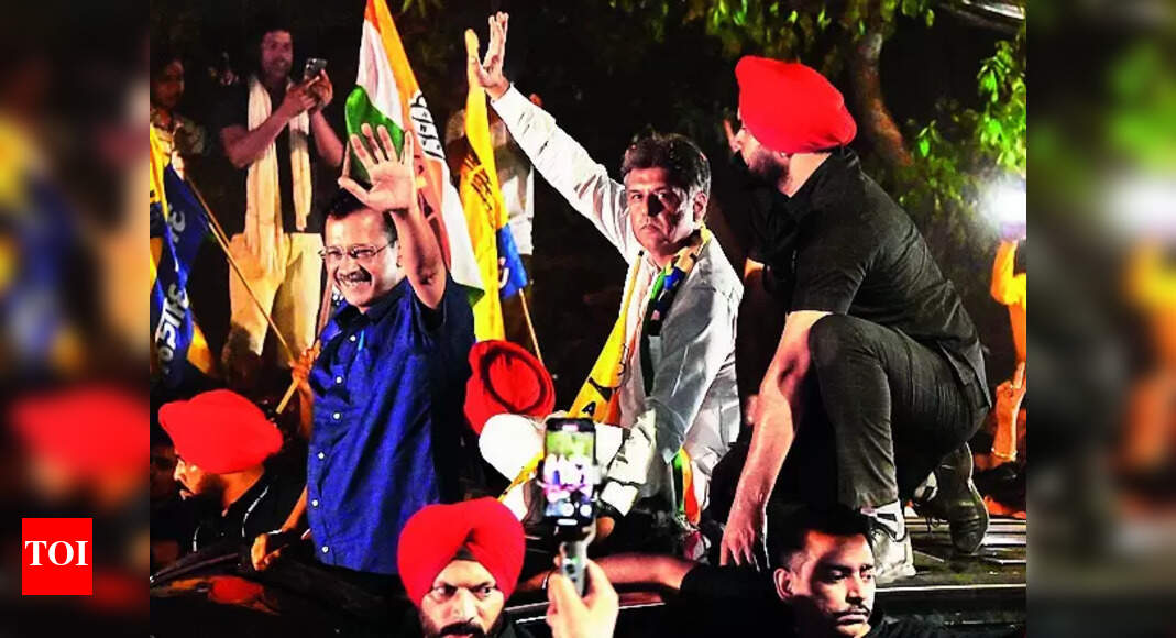 Kejriwal: Arvind Kejriwal bats for Manish Tewari, criticizes Narendra ...