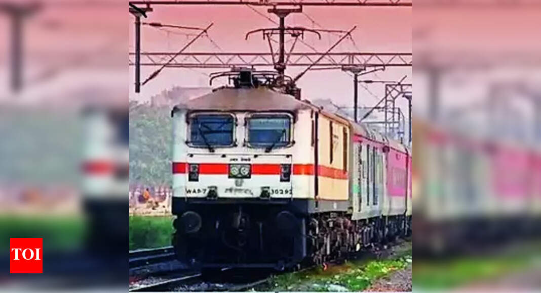 Train Accident: Man with ear plugs on dies after being hit by train ...