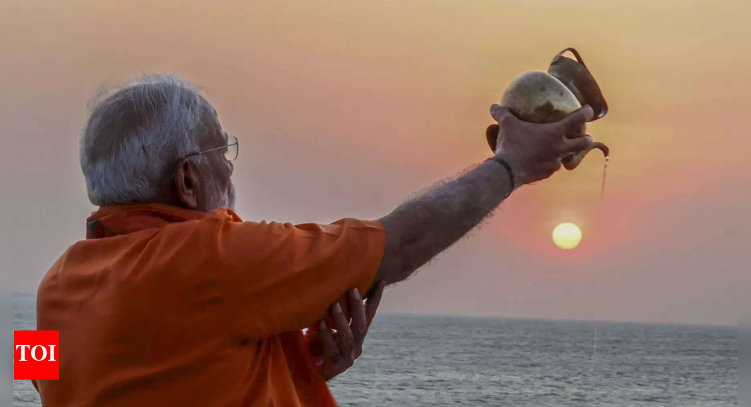 PM Modi performs 'Surya Arghya' at Vivekananda Rock Memorial | India News - Times of India