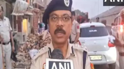 Young man brutally stabbed to death in New Delhi | India News - Times of India