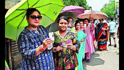 Urban Voters: Urban, rural voters meet at polling queues | Kolkata News ...