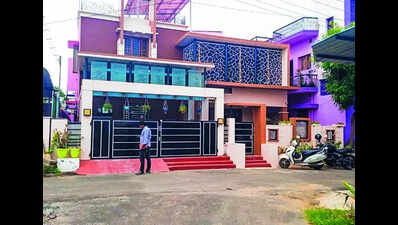 Tax Evasion: Income Tax Officials Seize ₹4 Crore from Businessman's ...