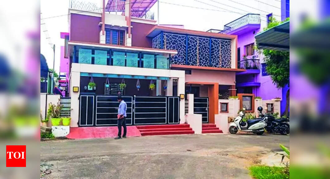 Tax Evasion: Income Tax Officials Seize ₹4 Crore from Businessman's ...