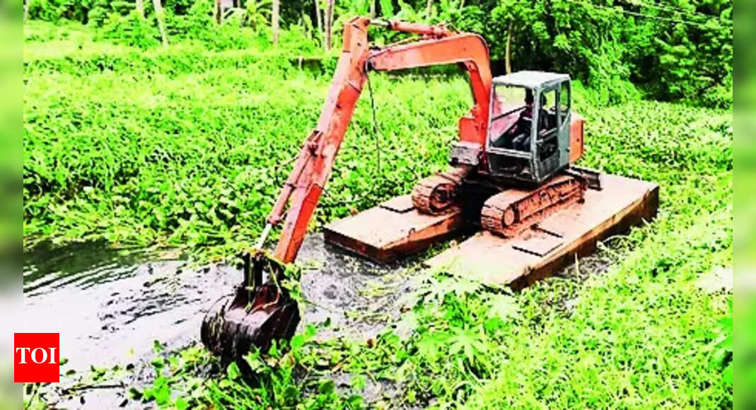 Canal Cleaning Works: Canal cleaning works under Operation Vahini begin ...