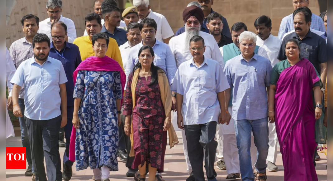 BJP workers protesting Kejriwal's visit to Rajghat detained | India ...