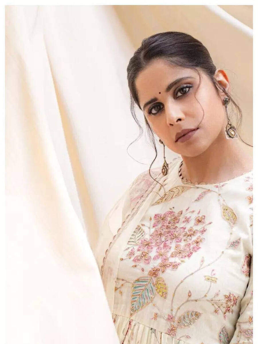 Sai Tamhankar's Stunning Looks | Times of India