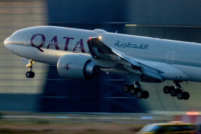 Qatar Airways closes in on major Boeing, Airbus widebody order - Times ...