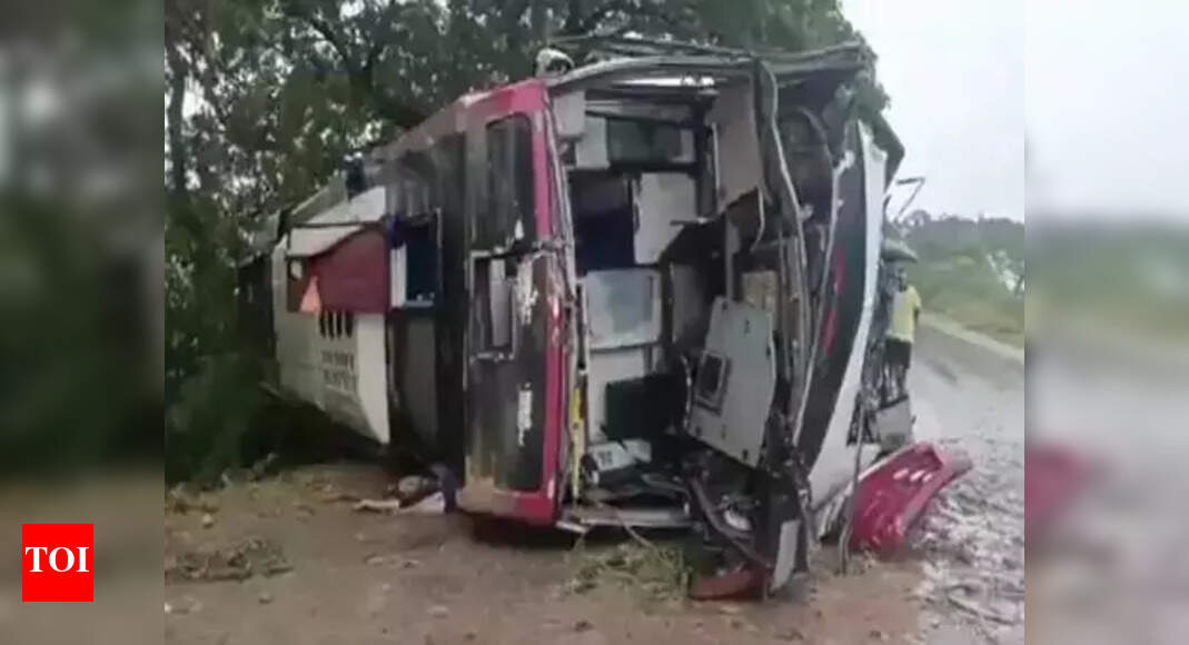 Andhra Pradesh: 1 dead, 20 injured in bus accident near Narasaraopeta ...
