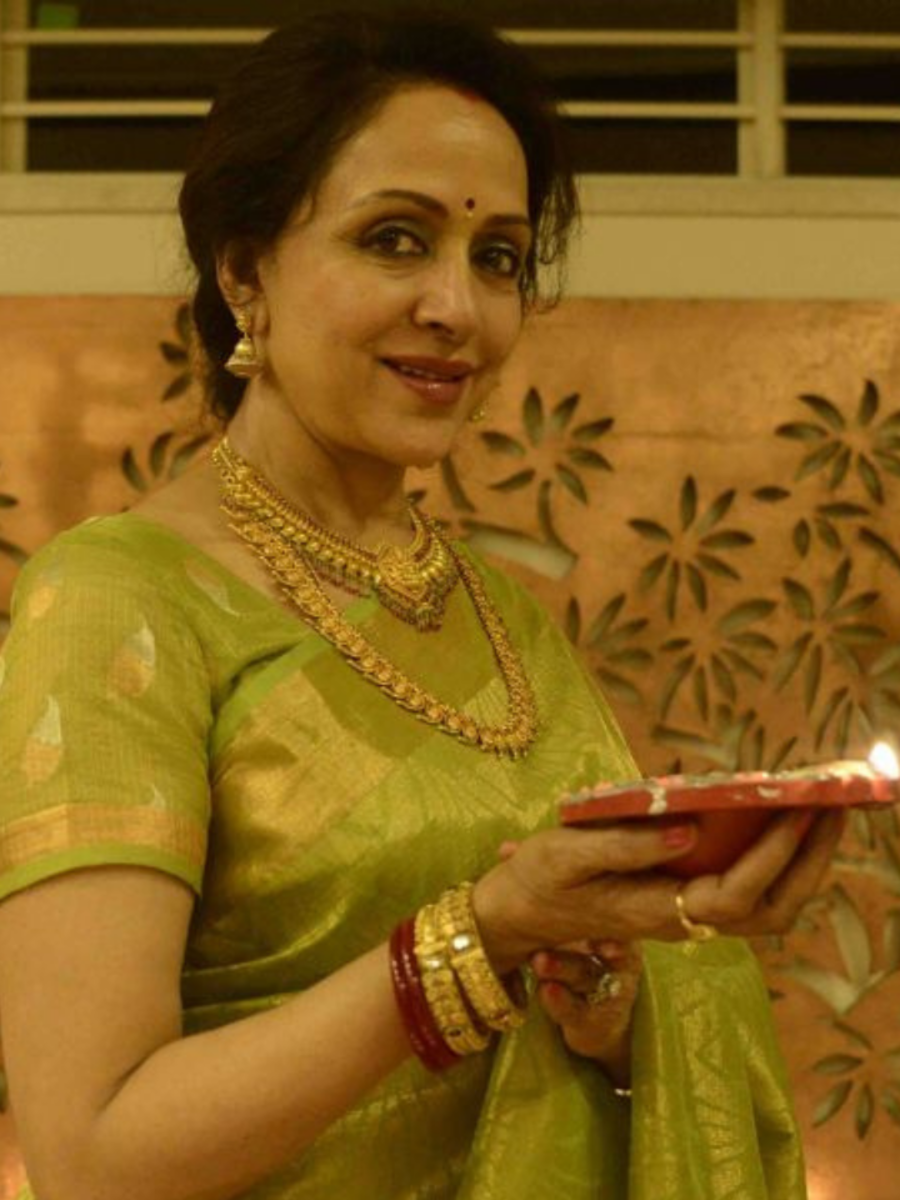 Ever-so-graceful Hema Malini's iconic sari collection | Times of India