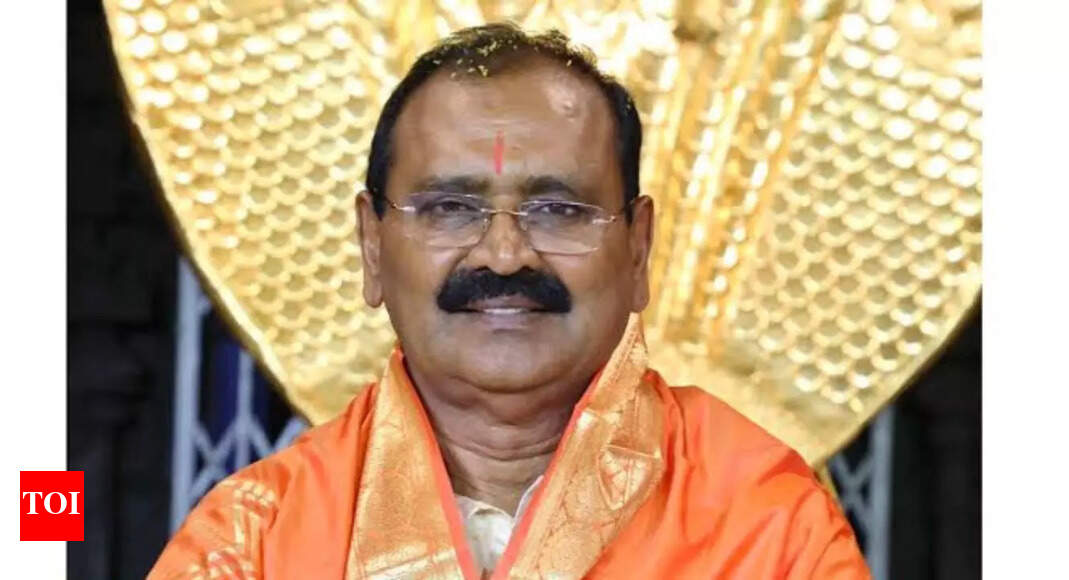 Bhumana Karunakar Reddy resigns as TTD chairman after YSRCP looses elections in AP | Amaravati ...