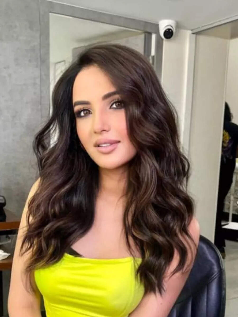 Jasmin Bhasin’s top 15 stunning looks | Times of India
