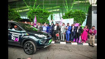 Electric Vehicle Airport Taxis: Refex Group EVs inducted into airport ...