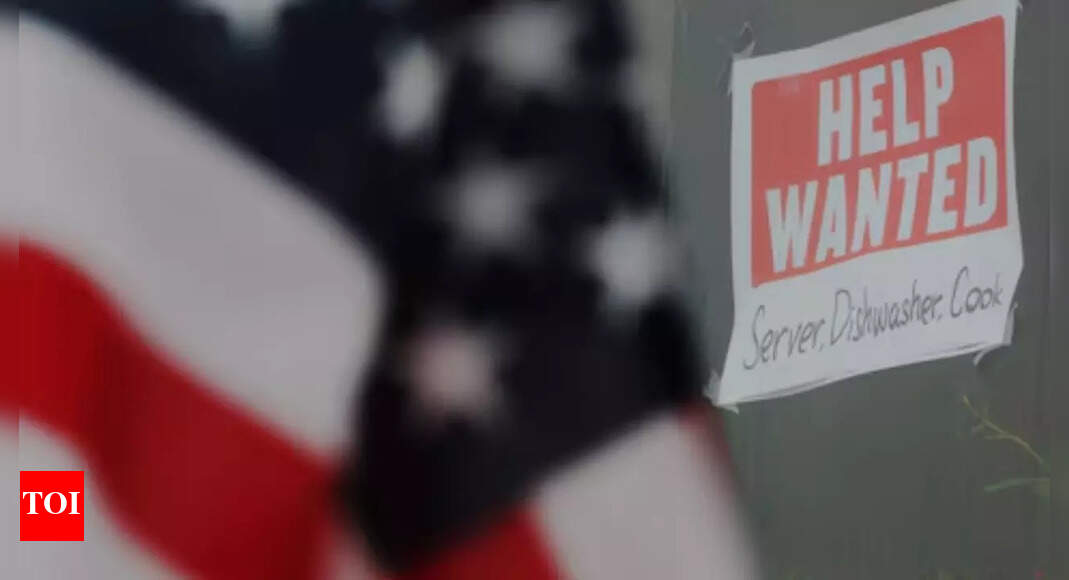 US weekly jobless claims rise in latest week - Times of India