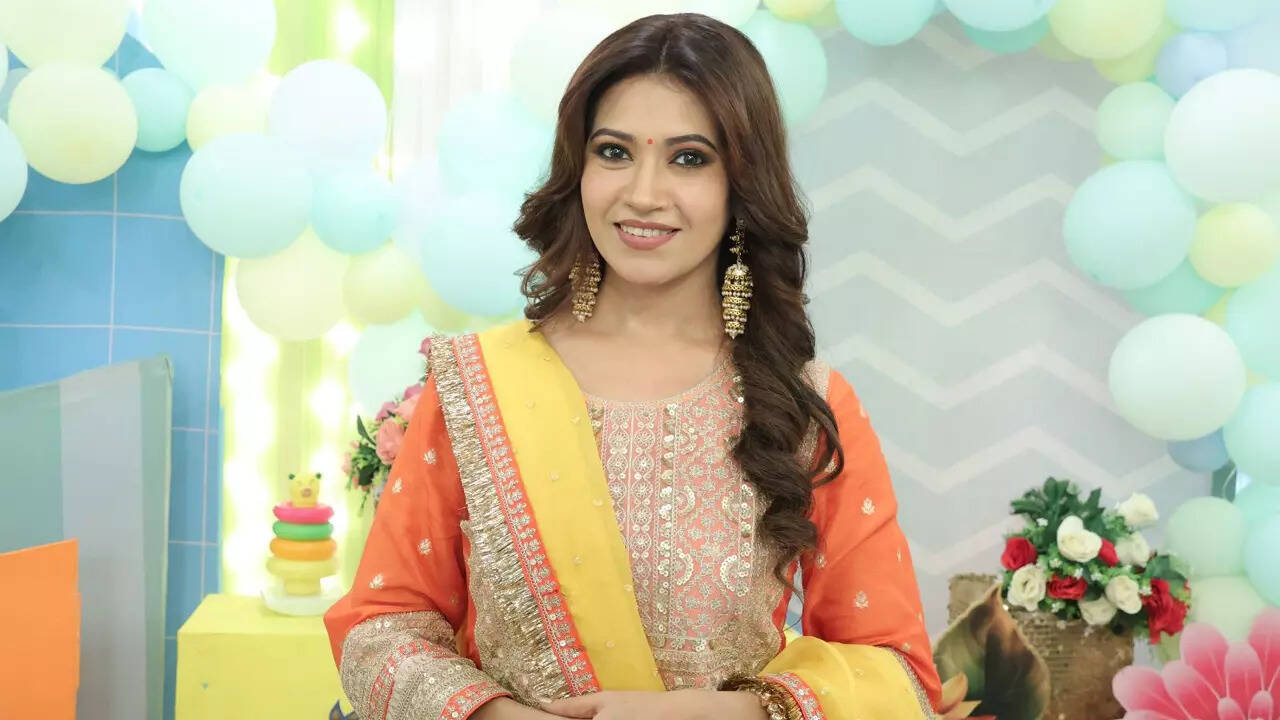 Parasparam Actriz En Serie Lakshmi Boda Gayathri Arun