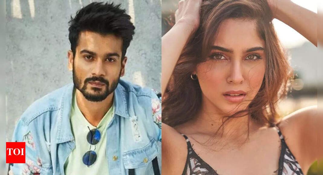 Sharvari Wagh stuns in mini dress, Sunny Kaushal makes a dashing entry ...