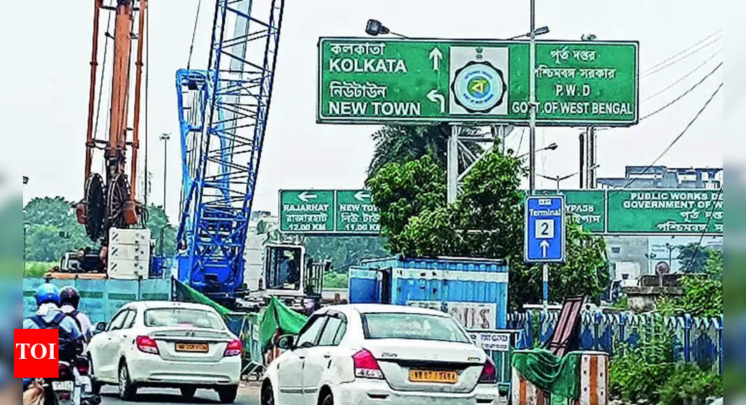 Metro Work: Metro work: Smaller board replaces giant VIP Rd signage ...