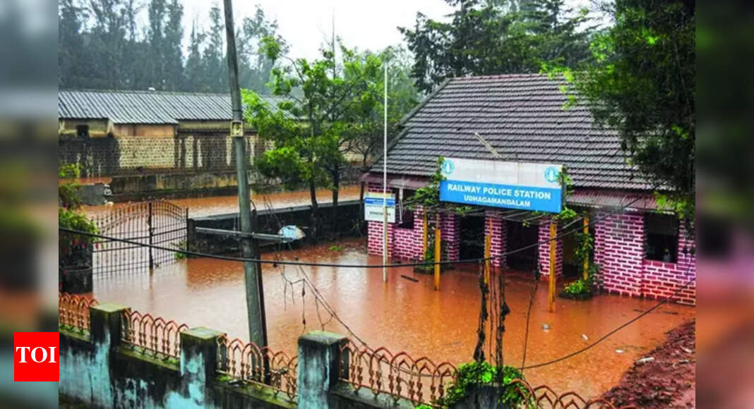 Rain: Rain causes chaos in Ooty with heavy flooding | Coimbatore News ...