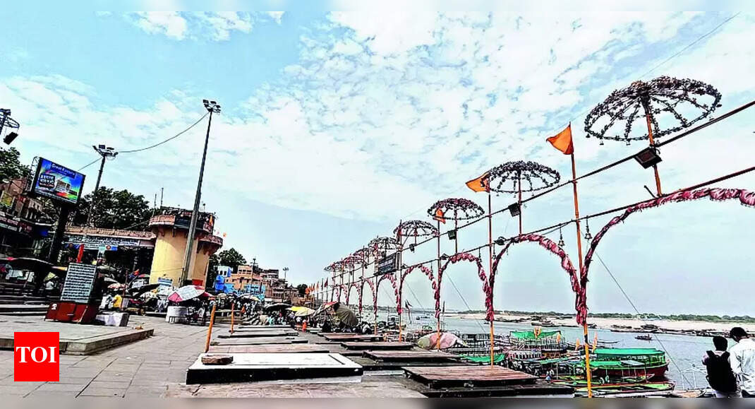 Cloudy sky & gusty winds bring respite from heatwave | Varanasi News ...