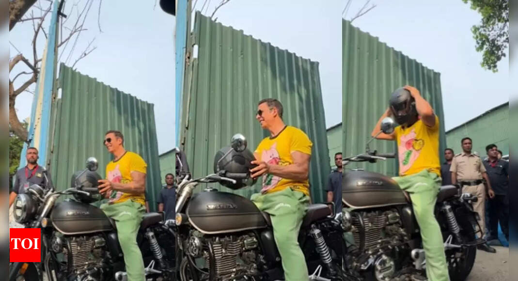 Akshay Kumar stylish bike ride in Mumbai | - Times of India