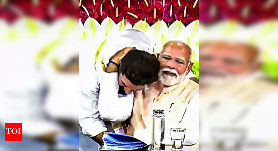 Modi-Chirag Public Display Of Affection: Modi-Chirag public display of affection catches the eye ...
