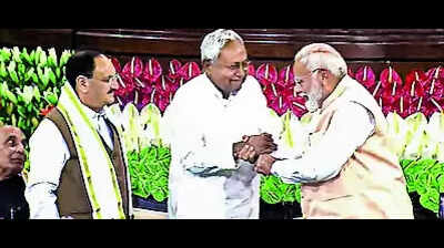Nitish Kumar: Opposition criticizes CM for bowing before Modi | Patna News - Times of India
