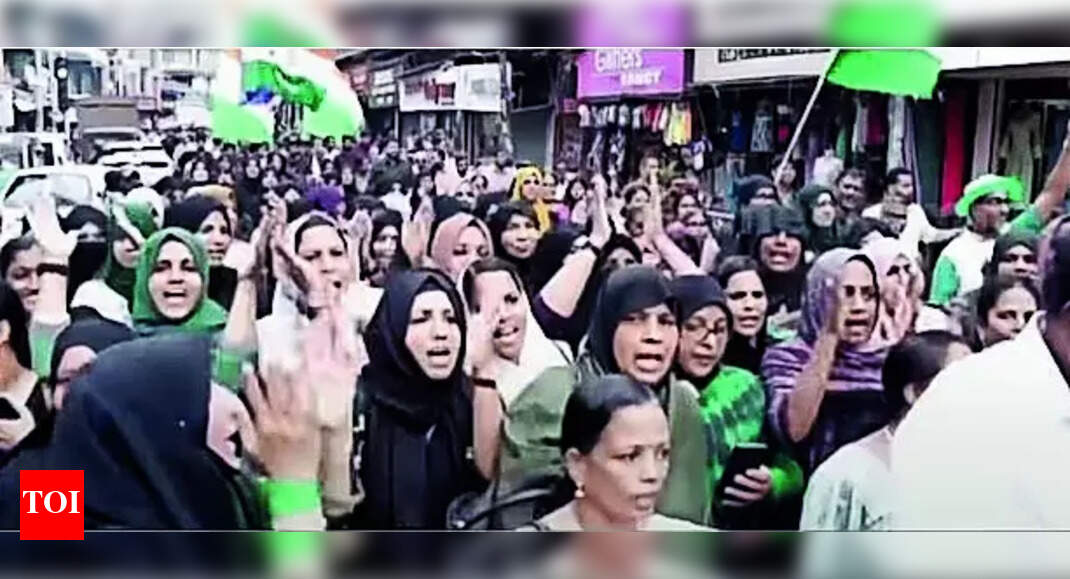 IUML leader's 'msg' sparks controversy | Kochi News - Times of India