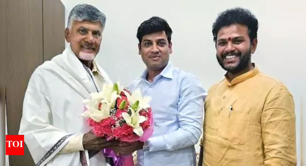 Not interested in cabinet berth: Shrikant Shinde | Mumbai News - Times ...