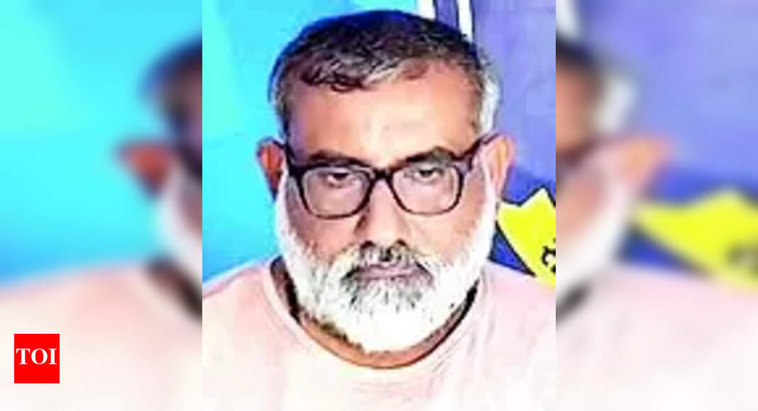 Speeding car mows three of family to death | Surat News - Times of India