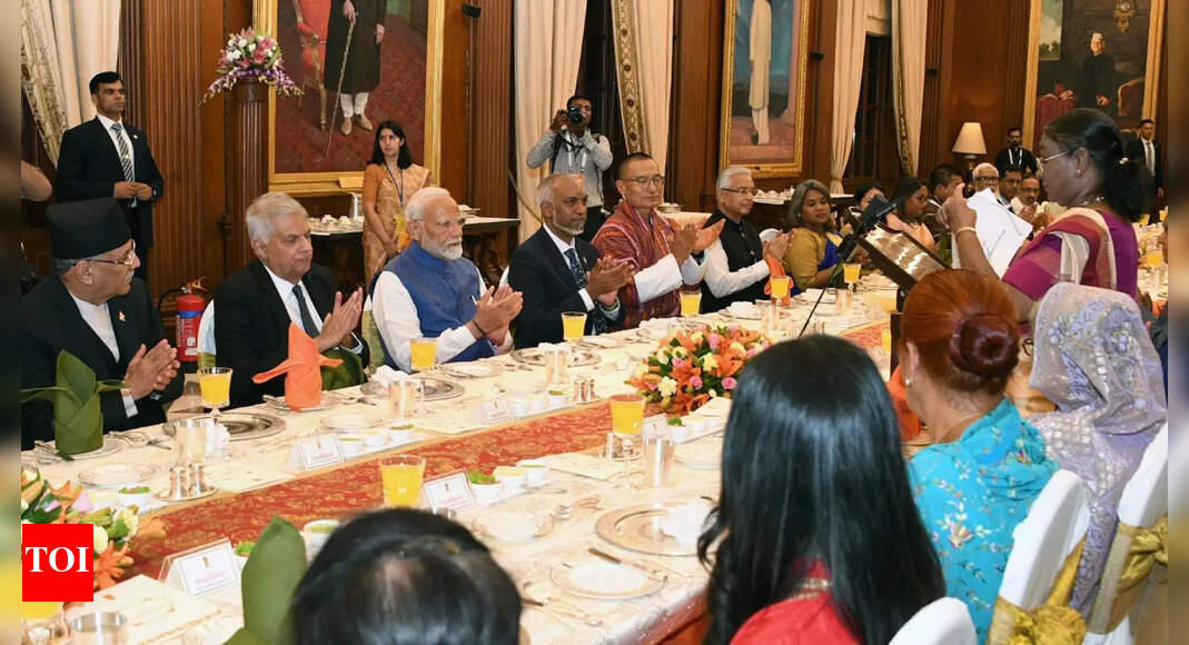 President hosts banquet for neighbouring countries' leaders attending PM Modi's swearing-in ...
