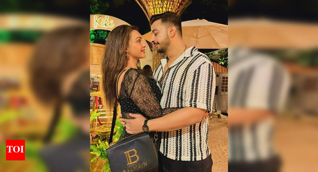 Tolly couple Bonny and Koushani head to Goa for vacation - Times of India