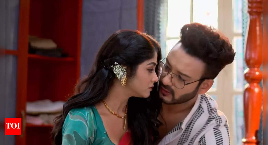 Roshnai: Garima demands to know the truth from Aranyak - Times of India