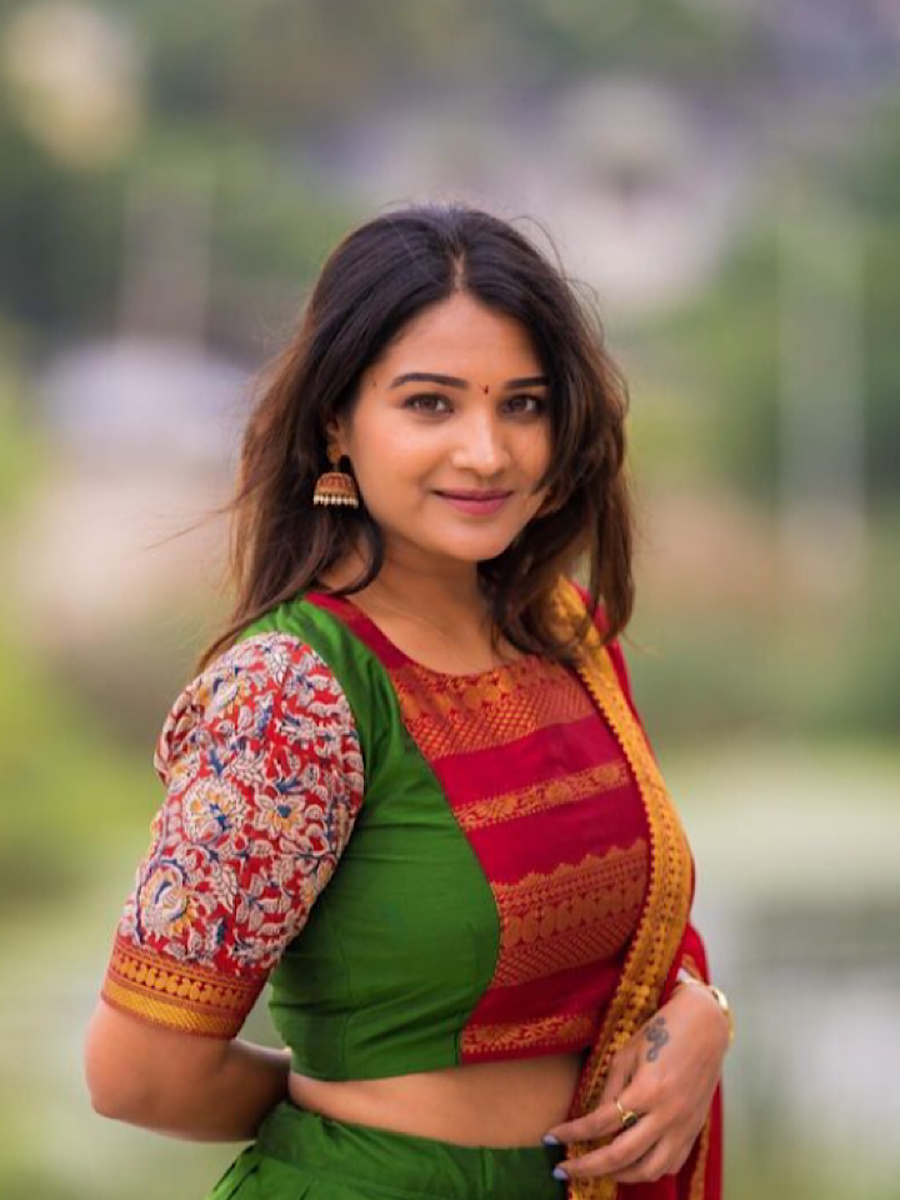 Attractive looks of Pandian Stores actress Sharanya Turadi | Times of India