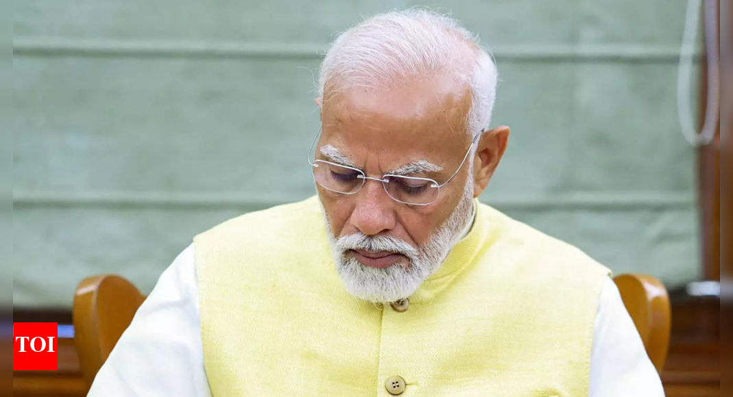 PM Modi dials Pratibha Patil, Manmohan Singh, Deve Gowda to seek their ...