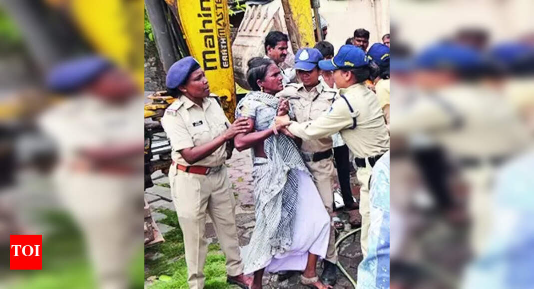 Bicholi Hapsi Kankad: Protest erupts as bulldozers roll into Bicholi ...